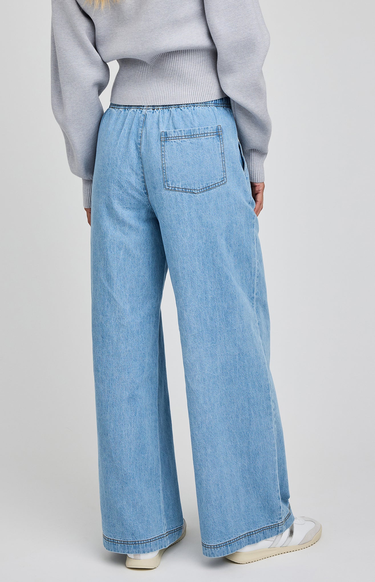 Jean Maxwell light wash Gentle Fawn dispo chez Jupon Pressé, Québec, Canada